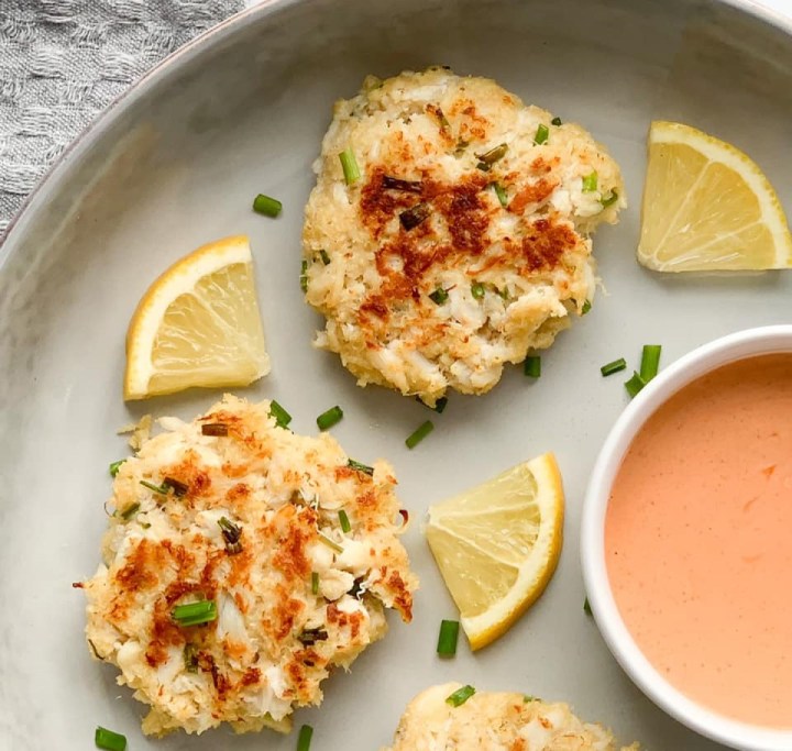 How much does an average crab cake weigh?