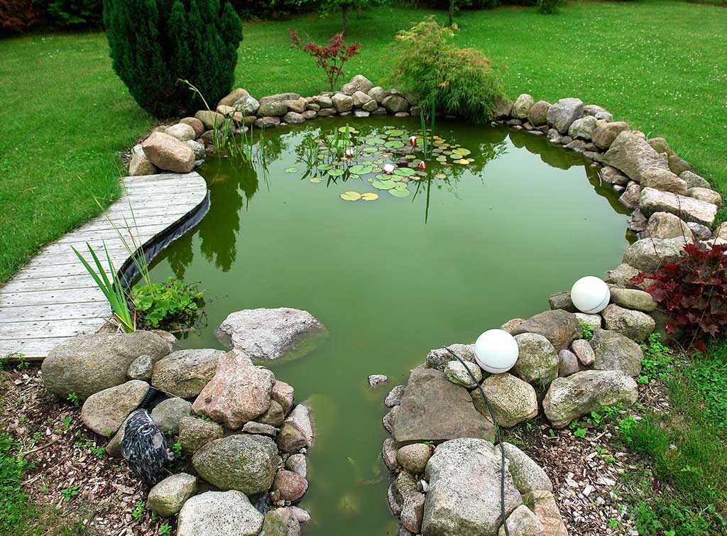 How much does it cost to make a fish pond?