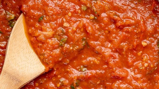 How much flour do you use to thicken tomato sauce?