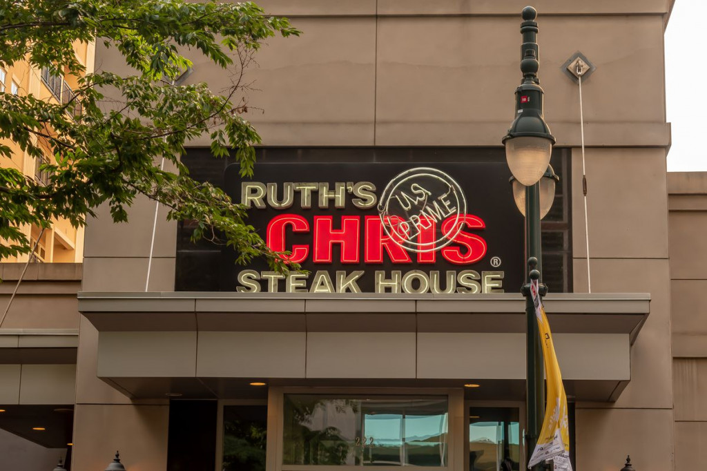 How much is a Ruth Chris franchise?