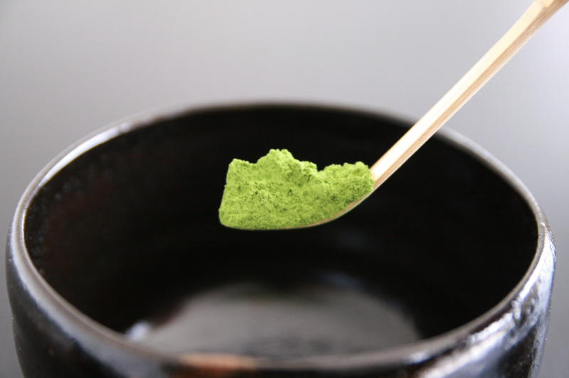 How much is a scoop of matcha powder?