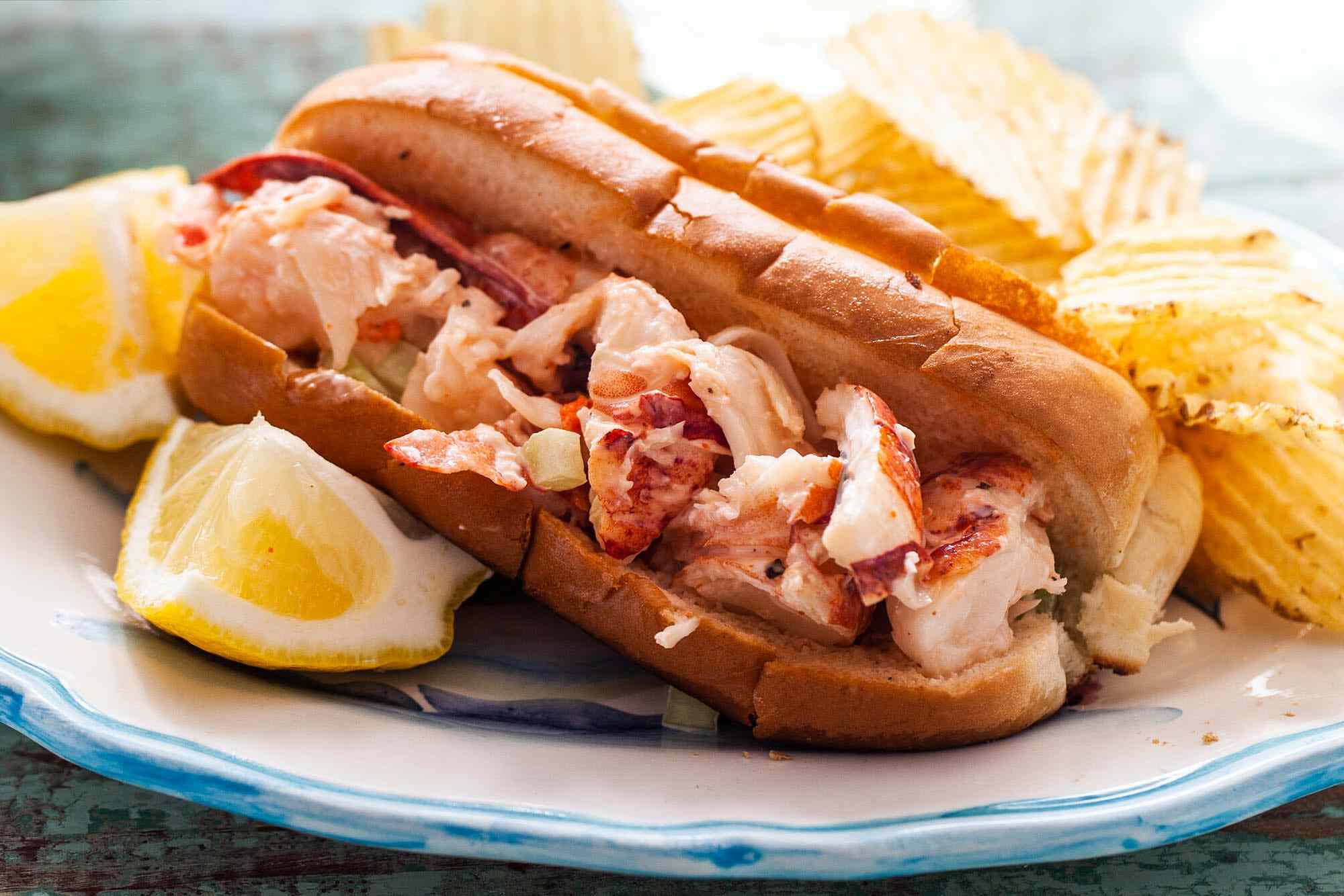 How much lobster meat goes in a lobster roll?
