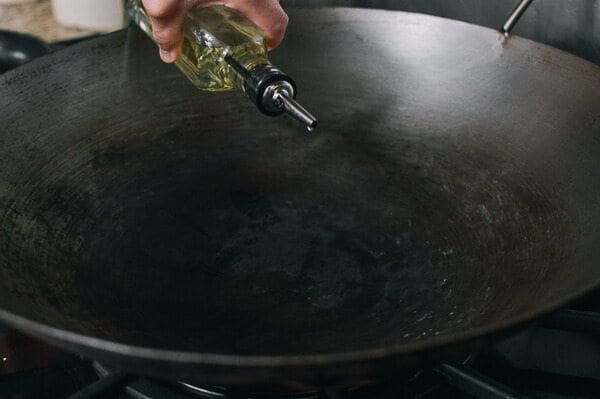 How much oil goes in a wok?