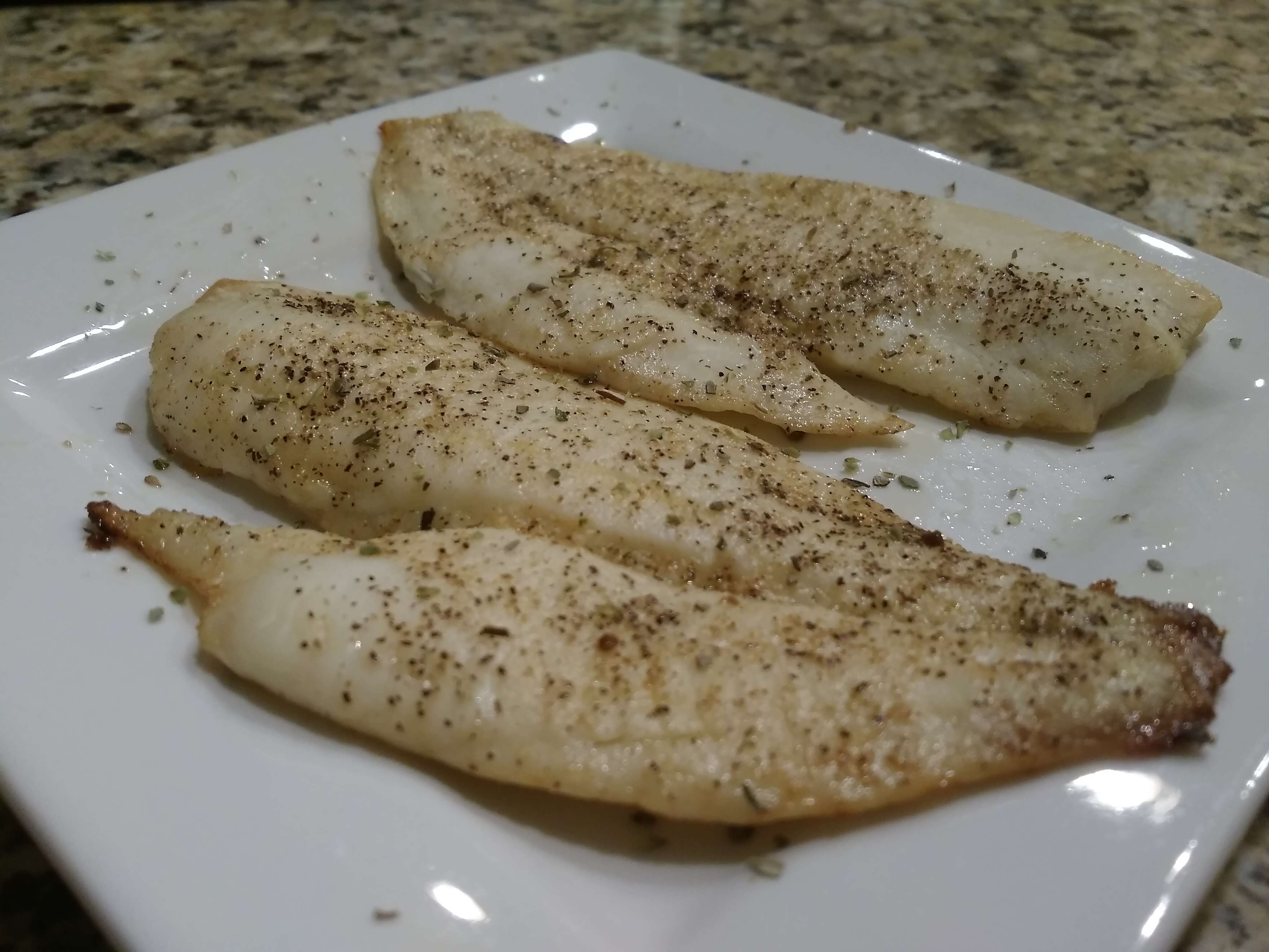 How much protein is in a baked fish fillet?