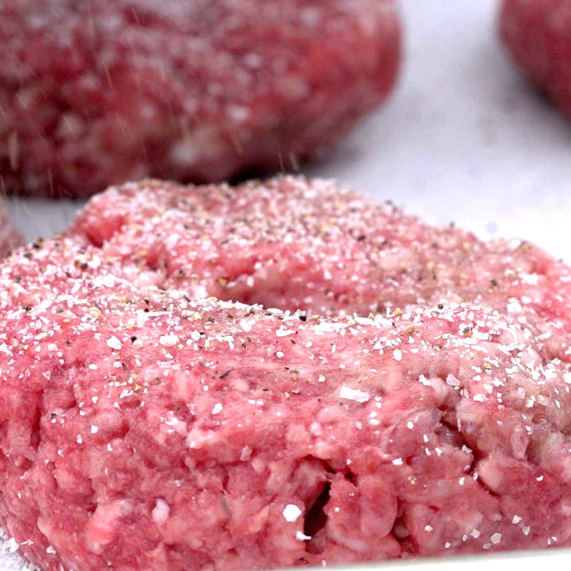 How much salt do I add to ground beef for burgers?