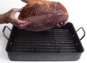 How much water do you put in a ham roasting pan?