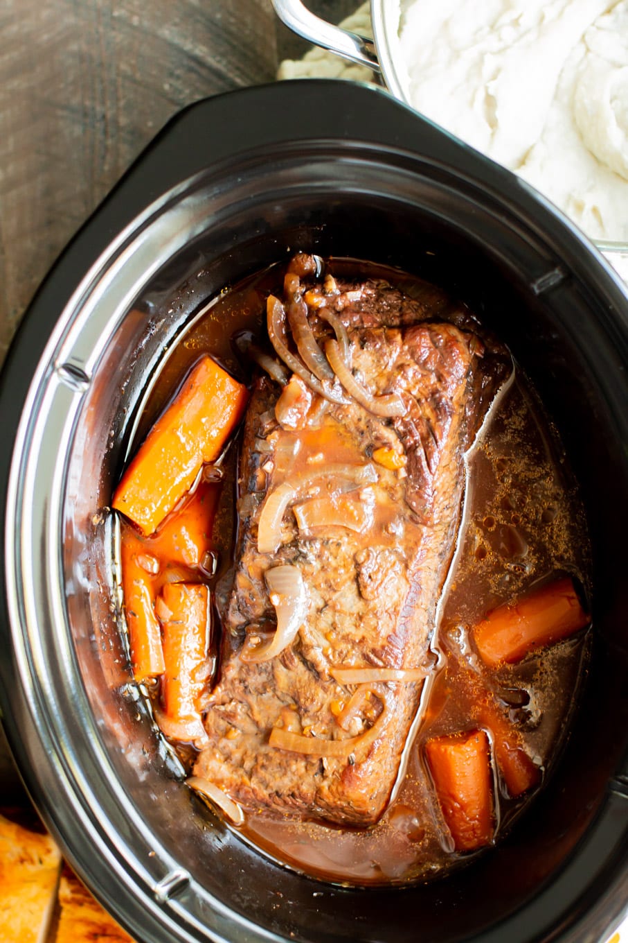 How much water do you put in a slow cooker for brisket?