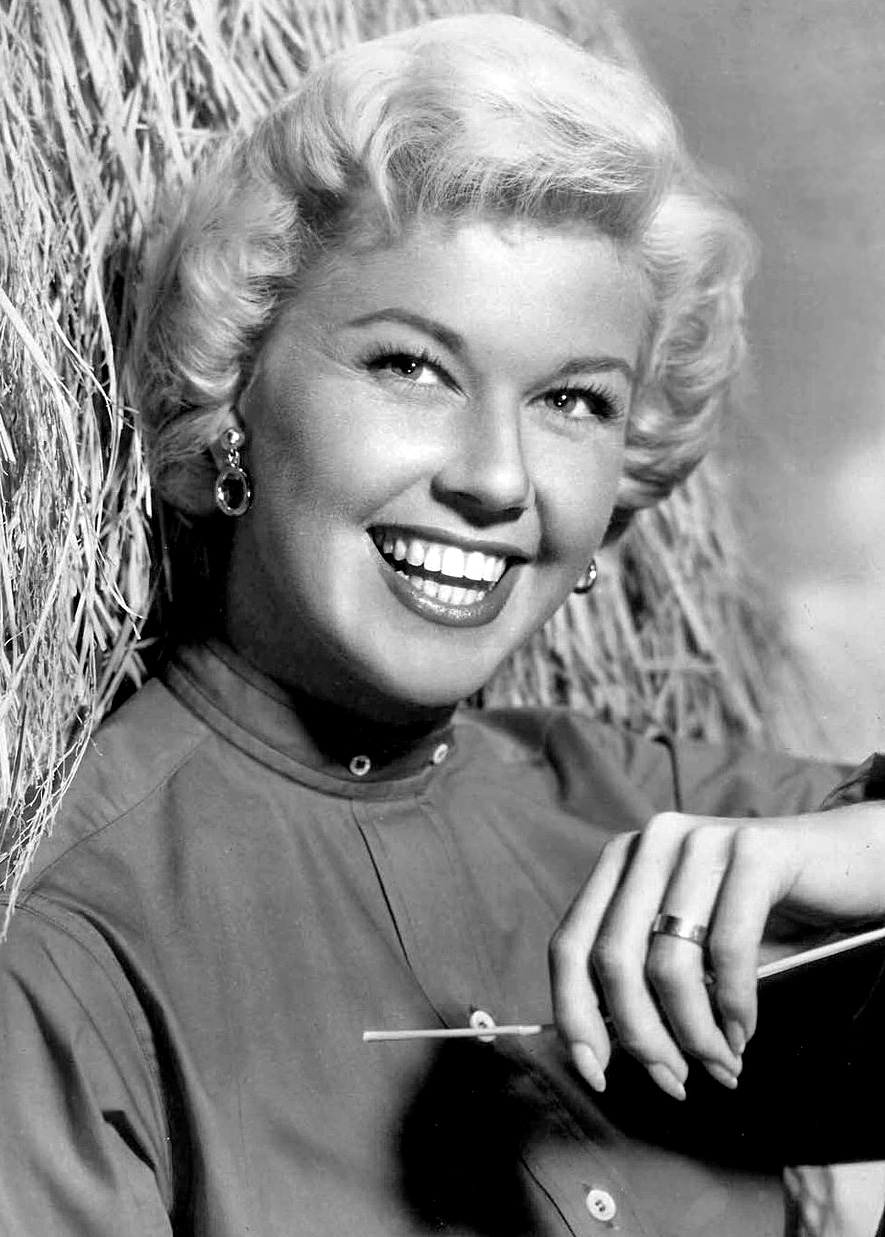 How tall was Doris Day born and died?