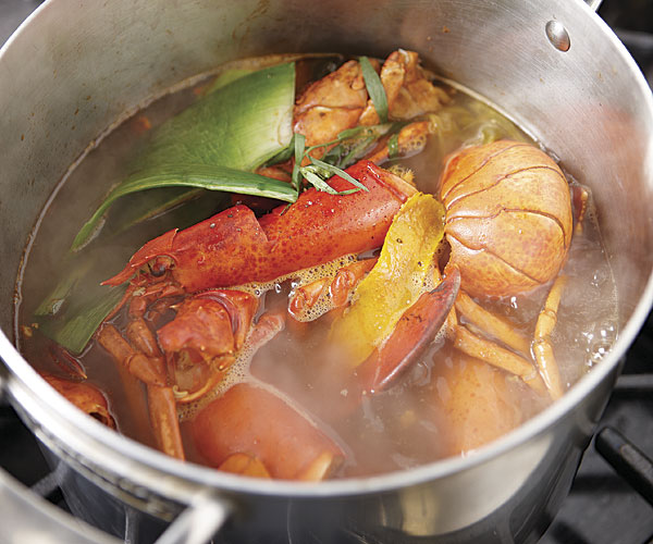 How to boil lobster in a stock pot?