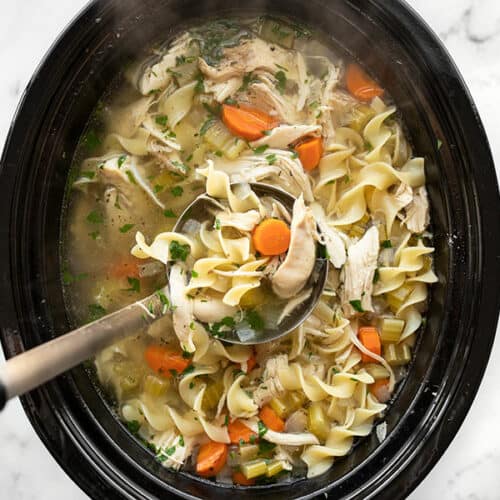 How to cook chicken noodles in a slow cooker?