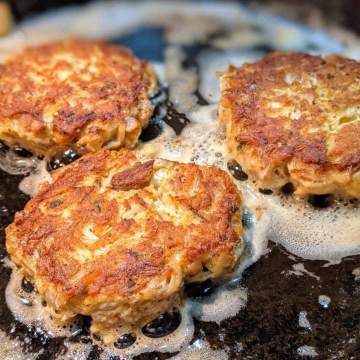 How to cook crab patties in a pan?