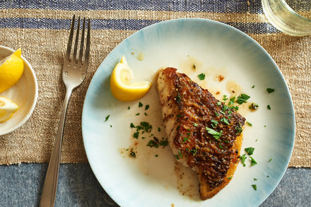 How to cook fish fillets with herbs?