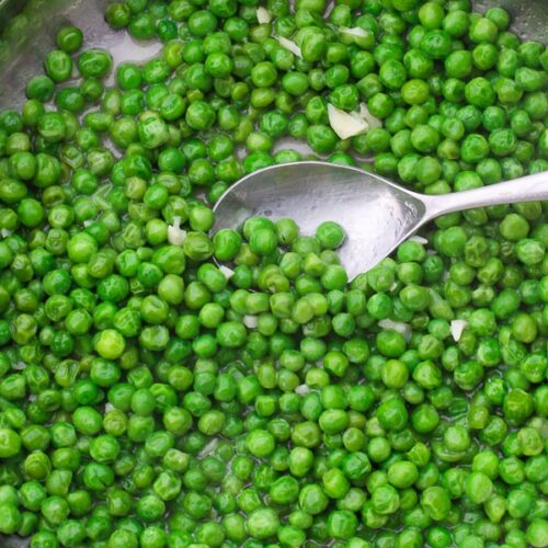 How to cook frozen peas in a pan?