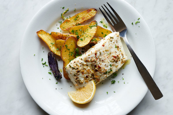 How to cook halibut fillet with potatoes?
