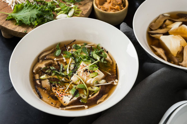 How to cook miso soup with mushrooms?
