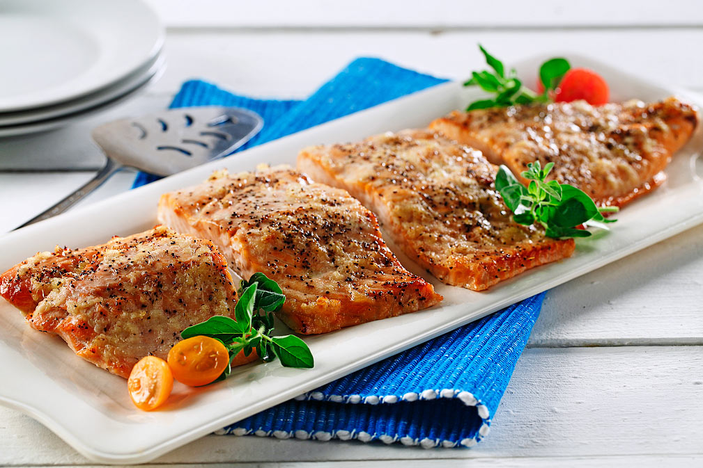 How to cook salmon fillets in canola oil?