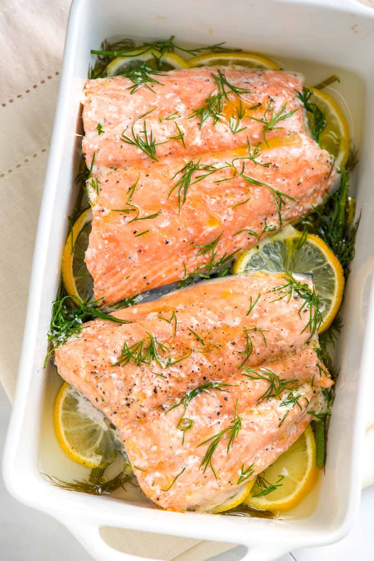 How to cook salmon on the stove with liquid?