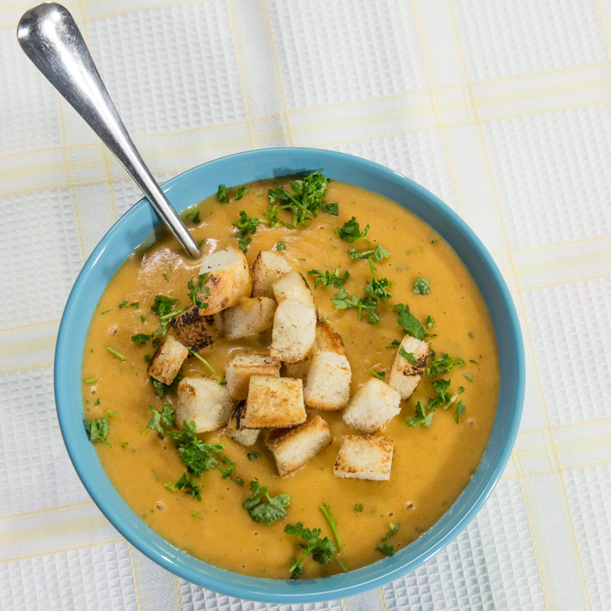 How to cook soup with croutons?