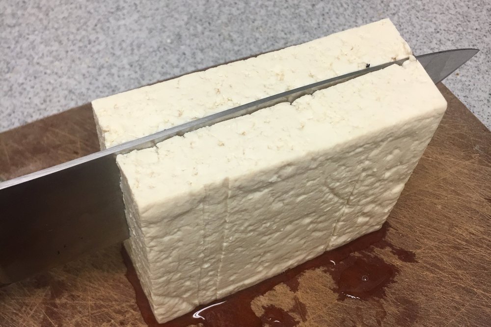 How to cut tofu in half?