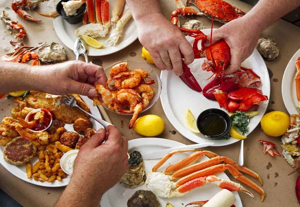 How to eat seafood safely?