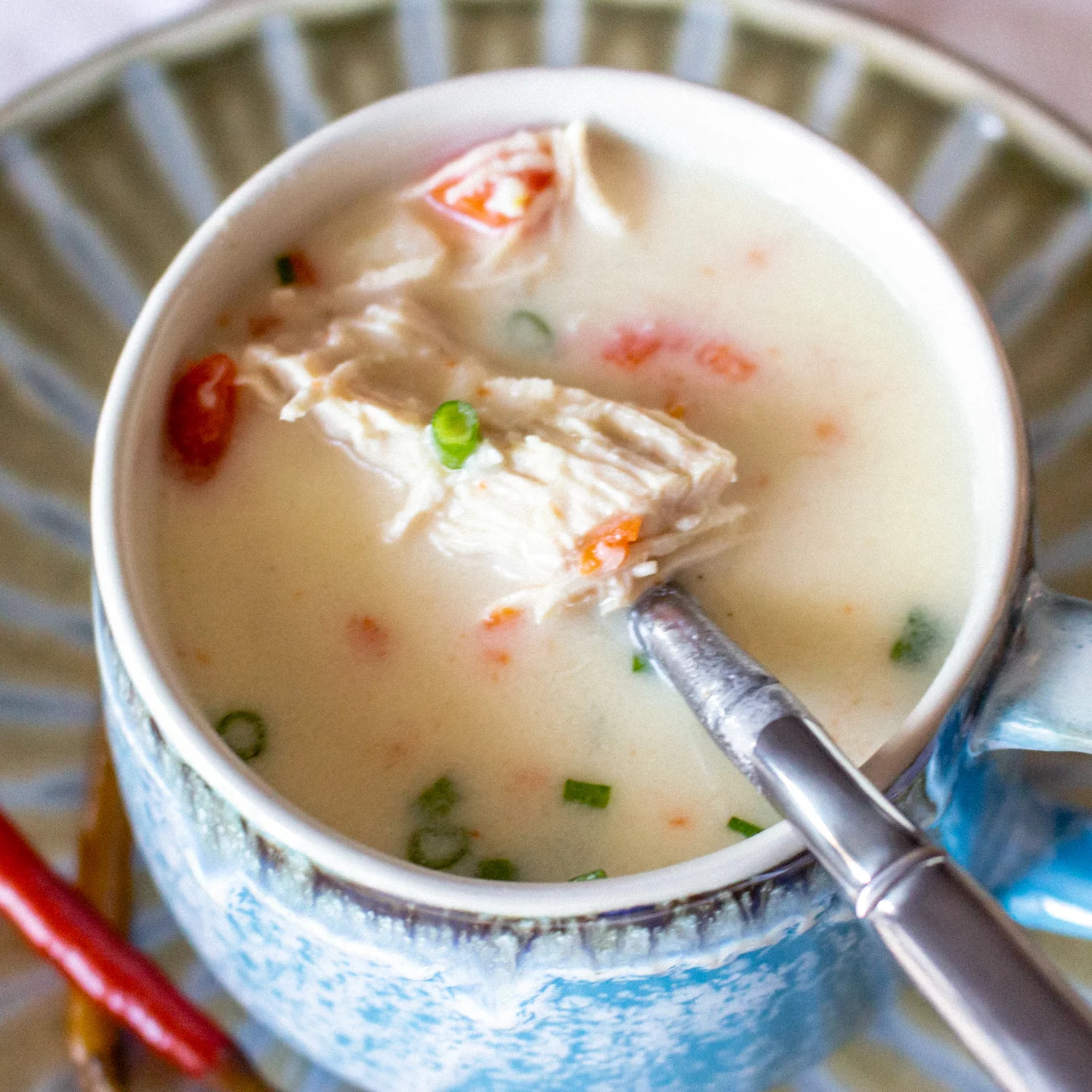 How to make chicken soup with sour cream?
