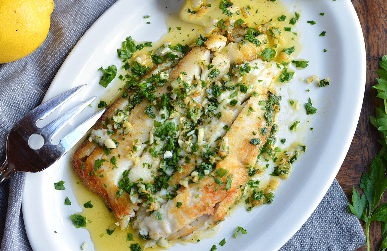 How to season fish with garlic?