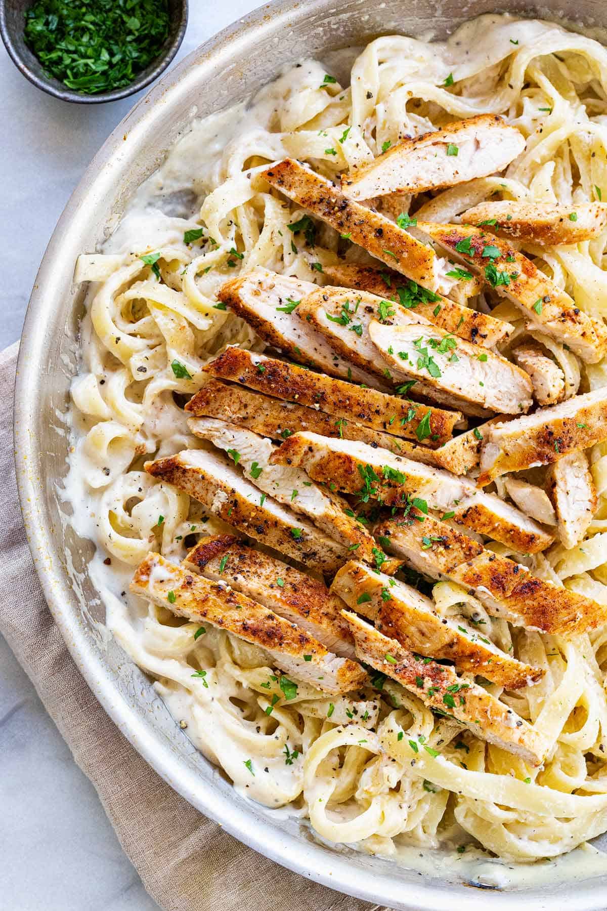 How would you describe chicken Alfredo?