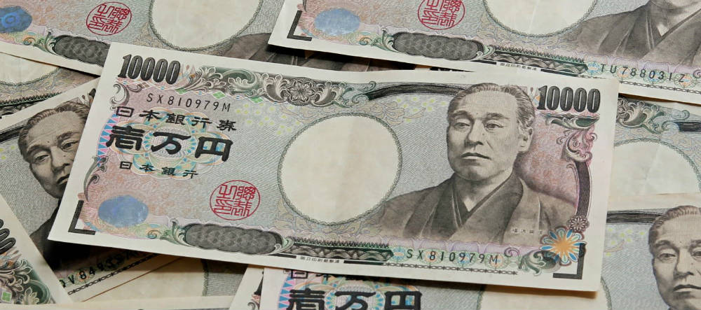 Is 10000 yen a lot of money in Japan?