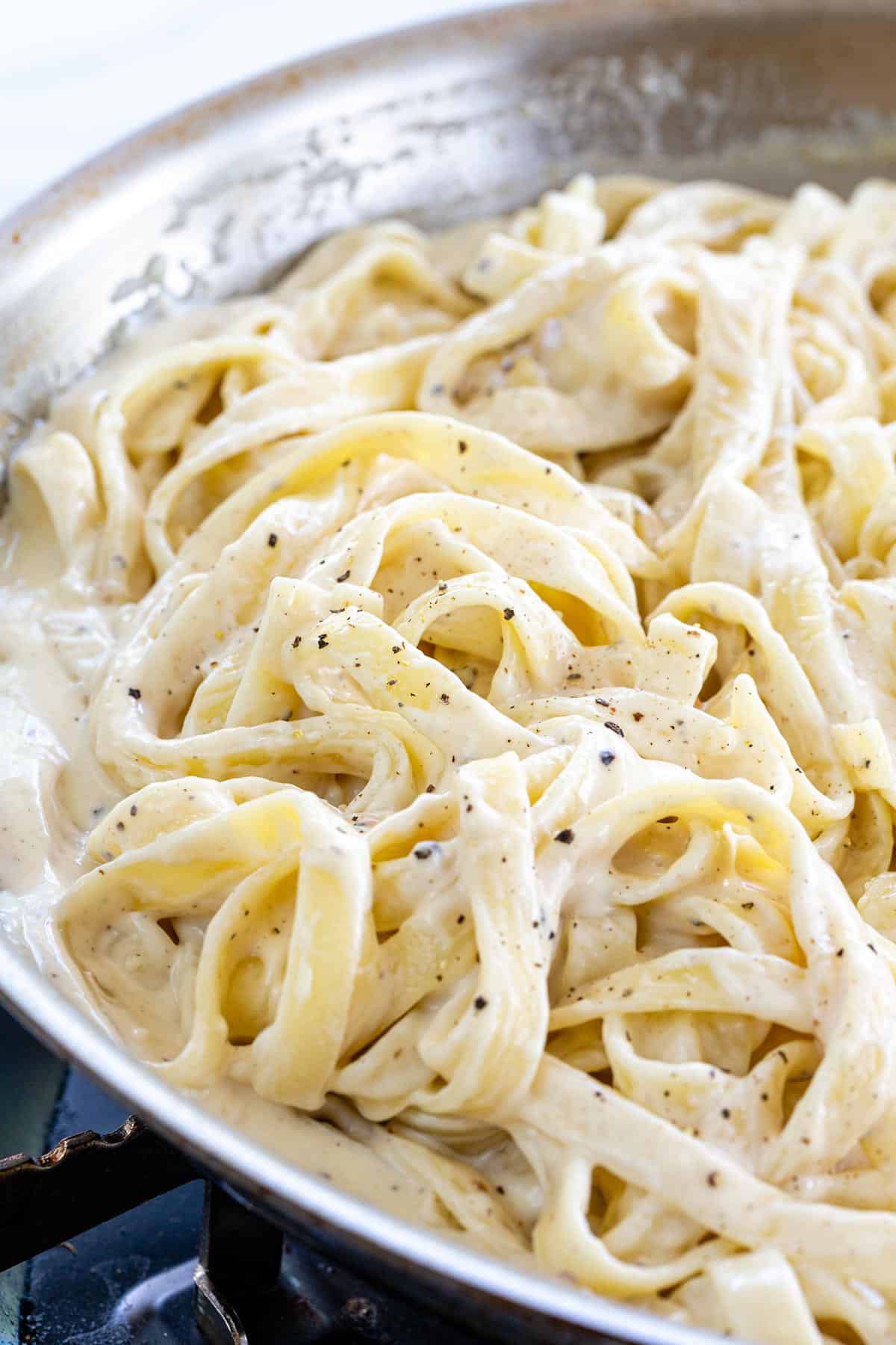 Is Alfredo and béchamel the same?