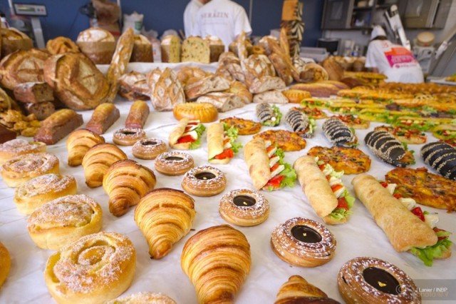 Is bakery same as patisserie?