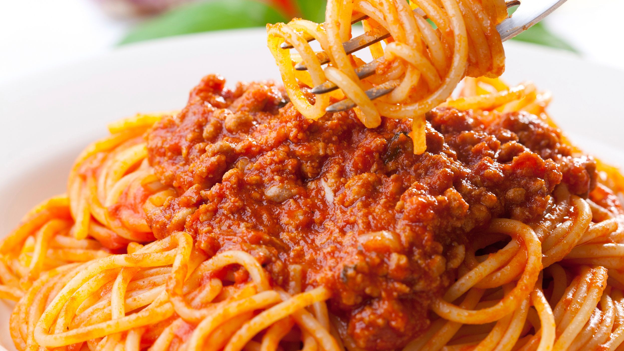 Is Bolognese the same as meat sauce?