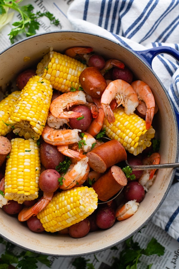 Is Frogmore Stew good to eat outside?