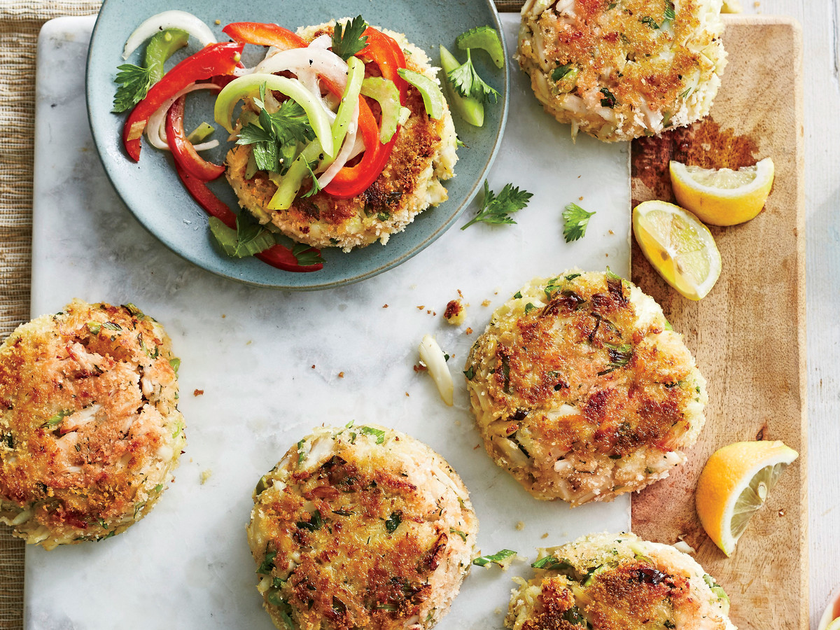 Is it better to bake or saute crab cakes?