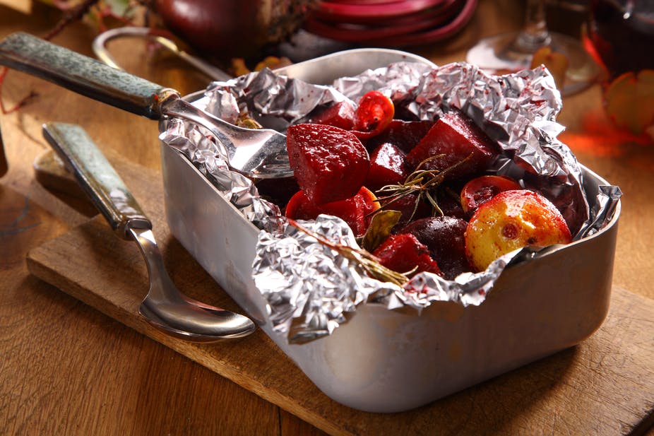 Is it better to cook food in foil or Matt base?