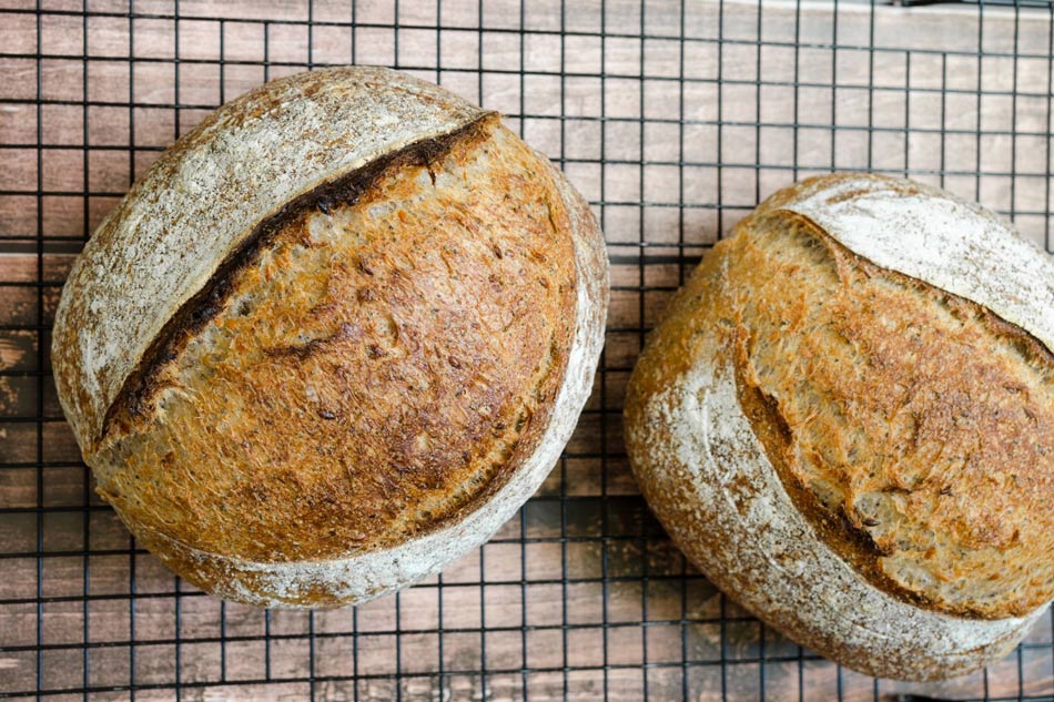 Is it better to cut bread warm or cold?