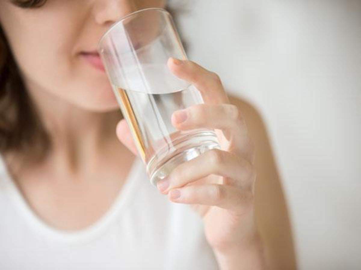 Is it better to drink water slowly or all at once?