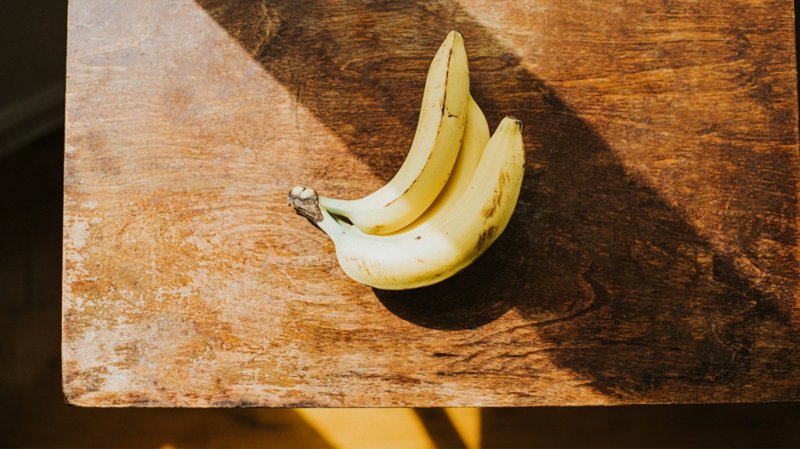 Is it better to eat a banana before bed?