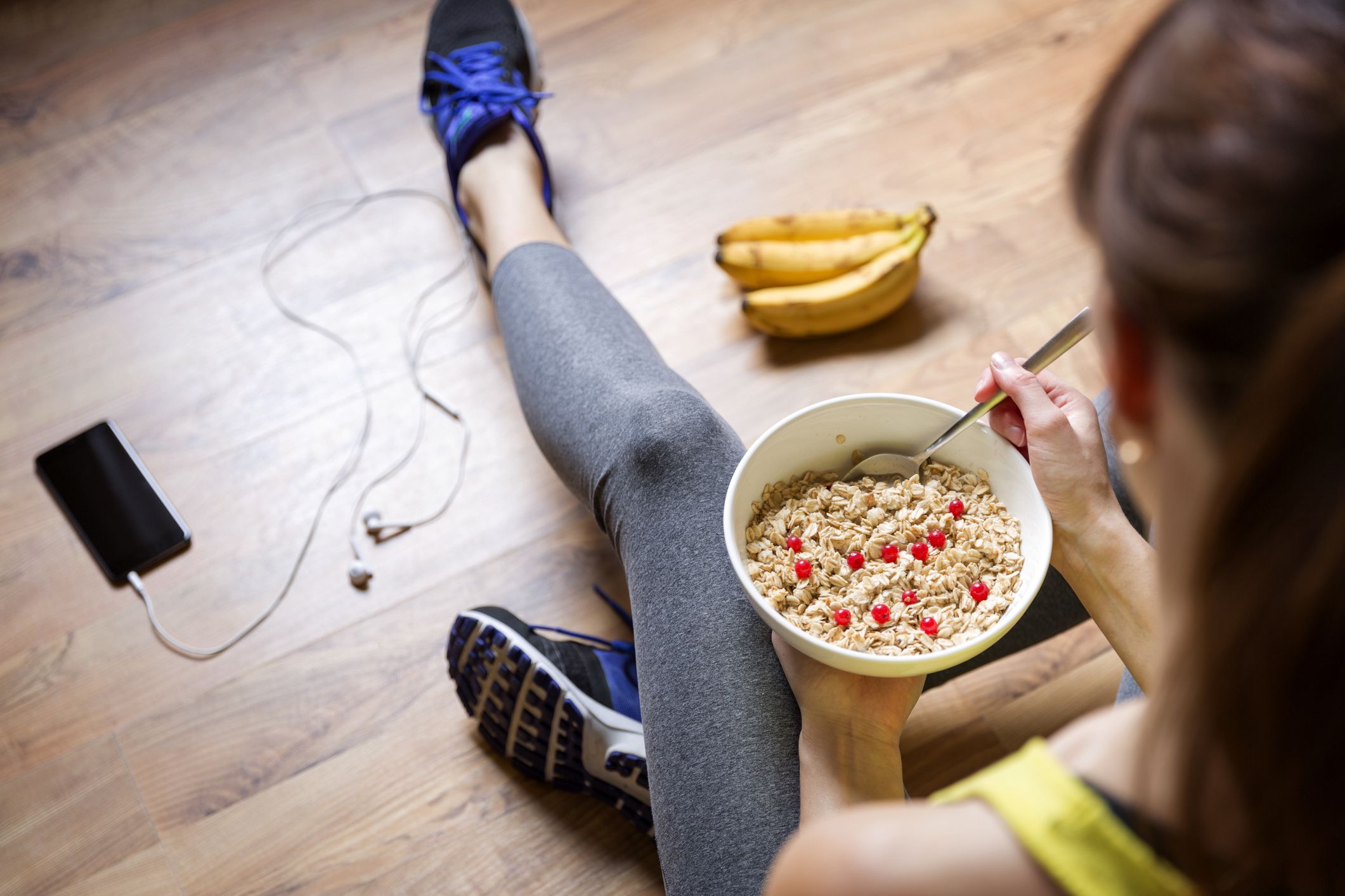 Is it good to eat carbs the night before a workout?