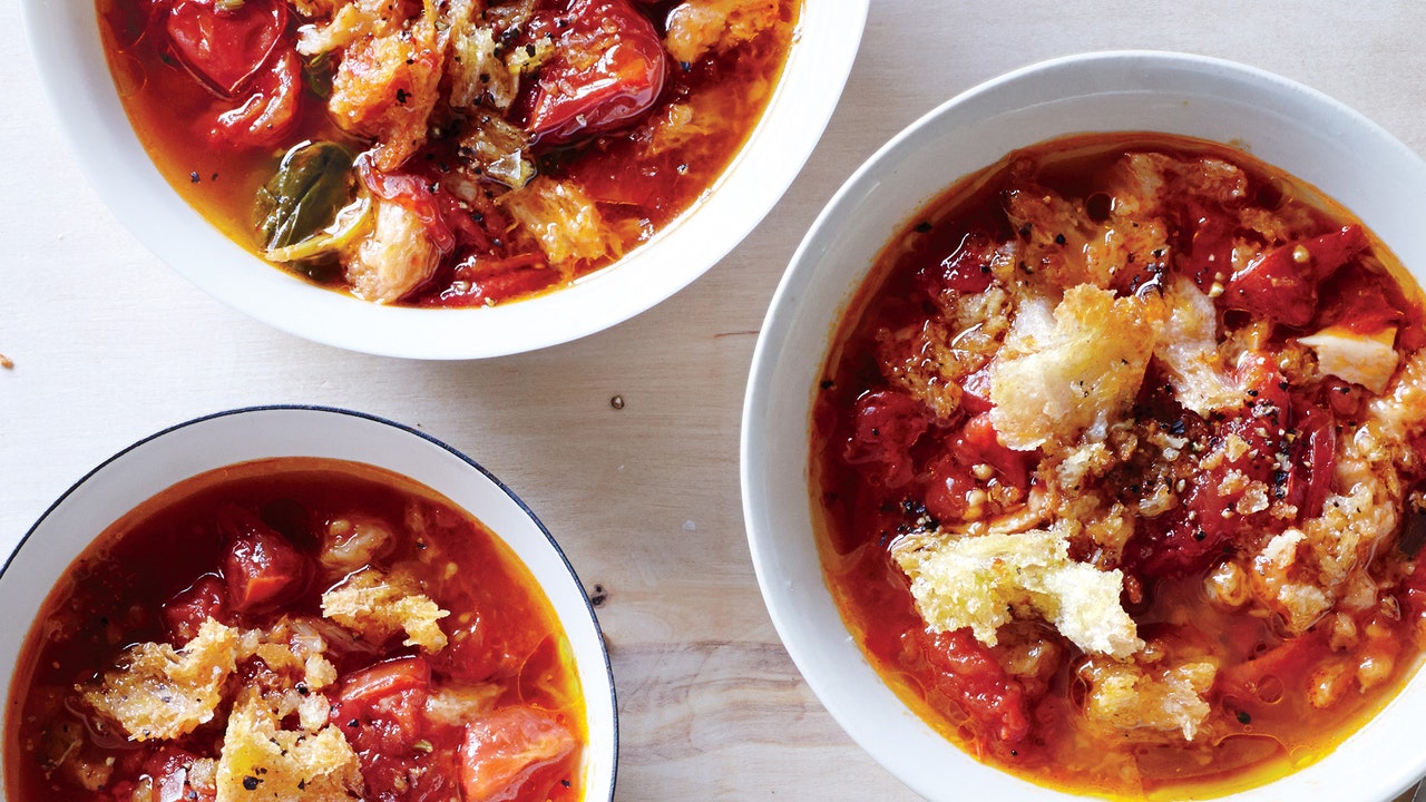 Is it normal to put bread in soup?