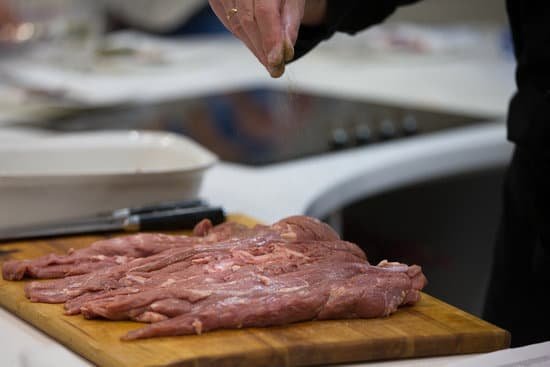 Is it OK to cook raw meat in sauce?