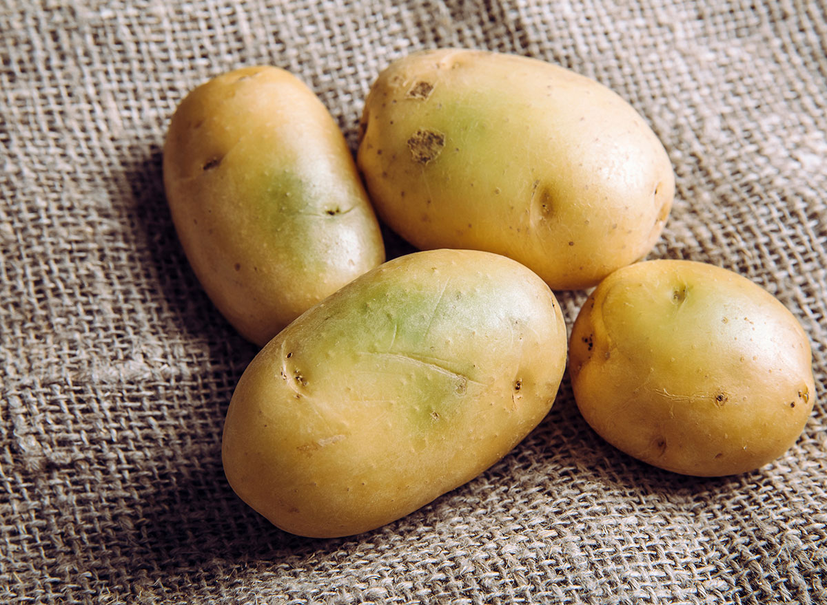 Is it OK to eat bitter potatoes?