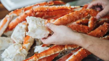 Is it OK to eat crab after expiration date?