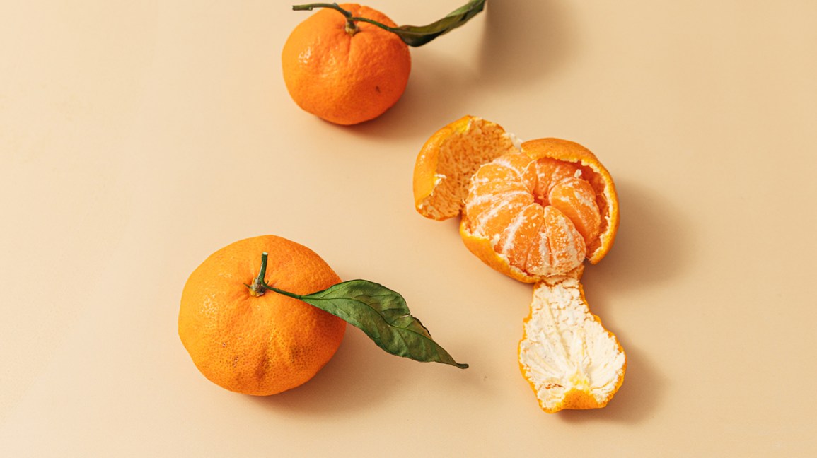 Is it OK to eat the inside of an orange peel?