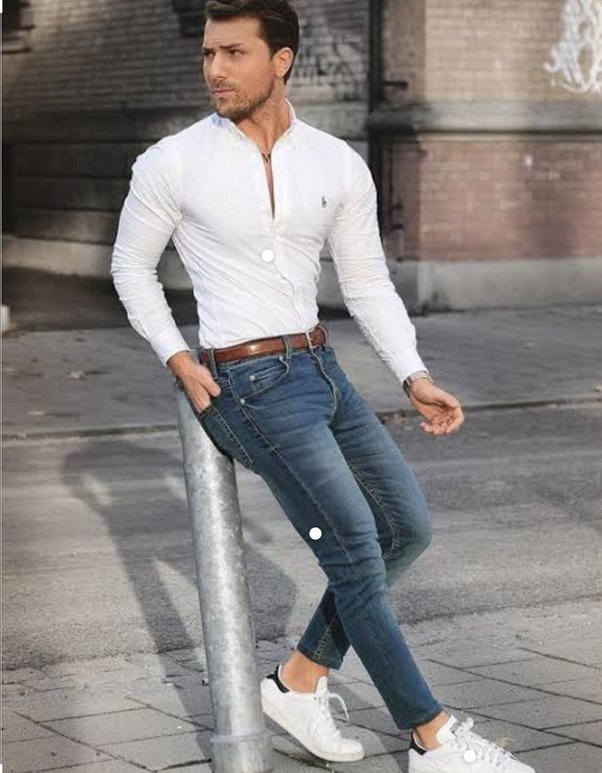Is it OK to tuck shirt into jeans?
