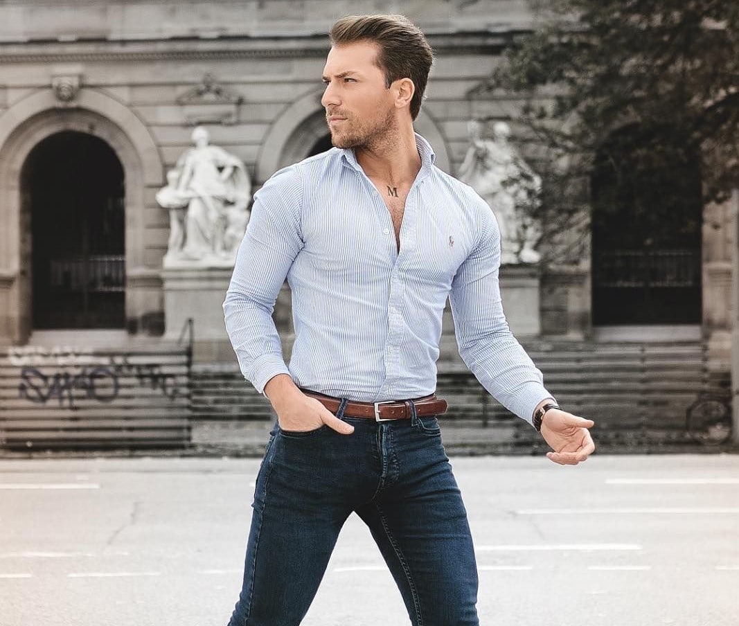 Is it OK to wear dress shirts with jeans?