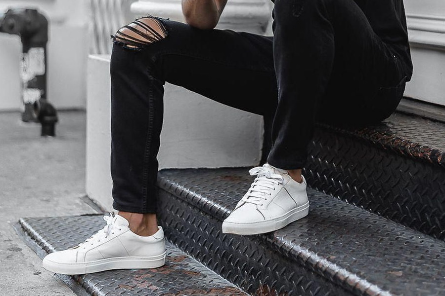 Is it OK to wear white shoes with black pants?