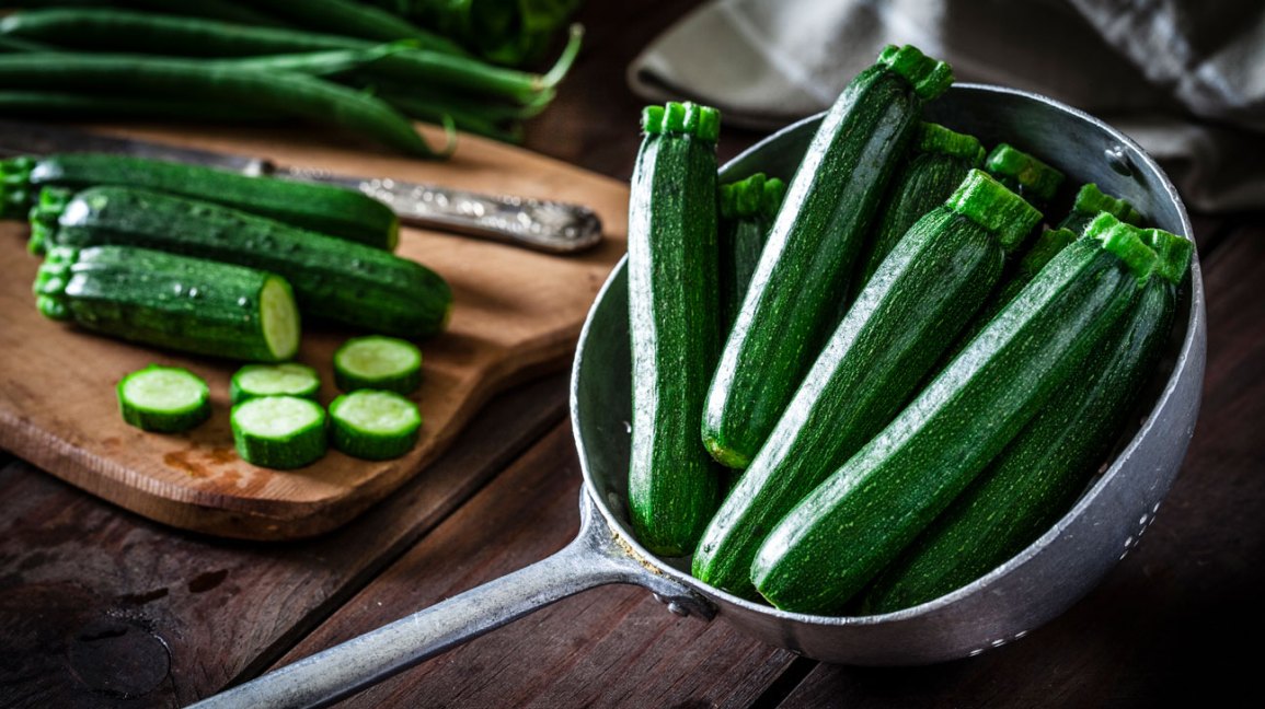 Is it okay to eat a whole zucchini?