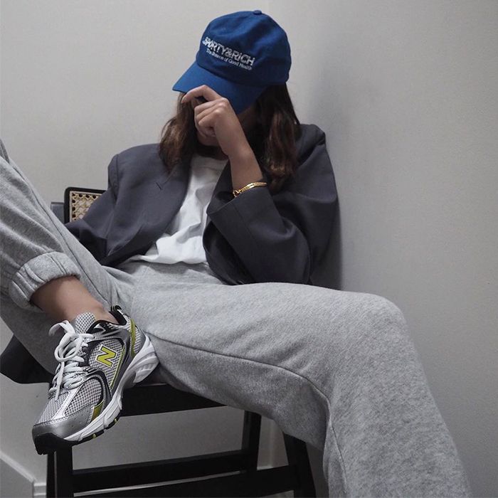 Is it okay to wear sneakers with sweatpants?