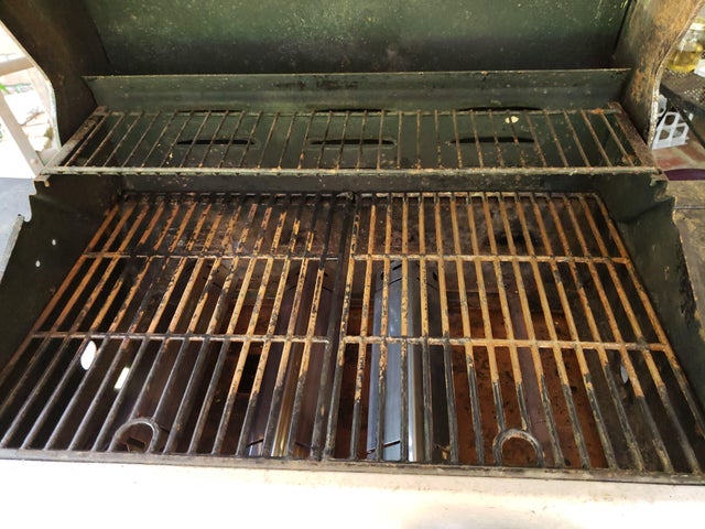 Is it safe to cook on a rusty Grill?