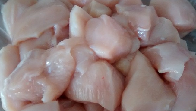 Is it safe to cook raw chicken in a slow cooker?